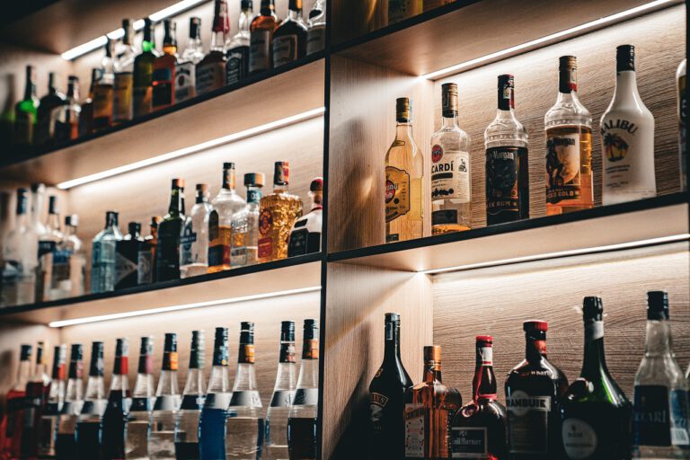 The Most Insane Home Bars That Feel Like James Bond’s Lair – Home Harmony